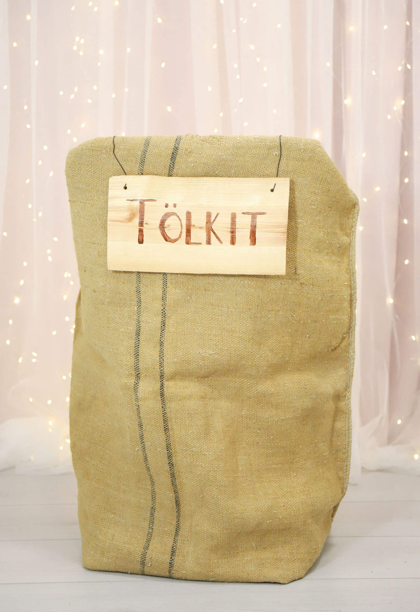 Roskikset – Hurmaava Hattara – Somistevuokraamo & juhlasuunnittelu