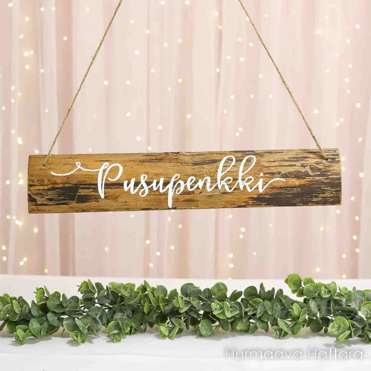 Pusupenkki -kyltti | Vuokraa juhlatarvikkeet | Hurmaava Hattara – Hurmaava Hattara ...