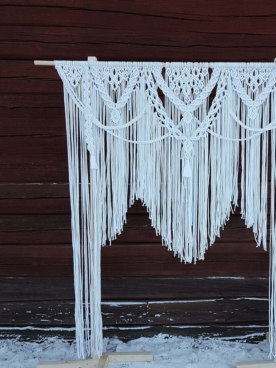 Makramee juhlakaari – Hurmaava Hattara – Somistevuokraamo & juhlasuunnittelu