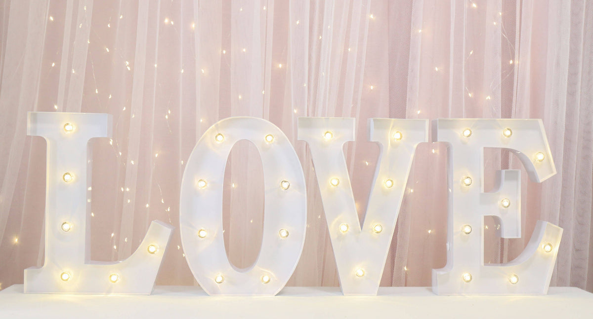 LOVE -valokyltti | Vuokraa juhlatarvikkeet | Hurmaava Hattara – Hurmaava Hattara ...